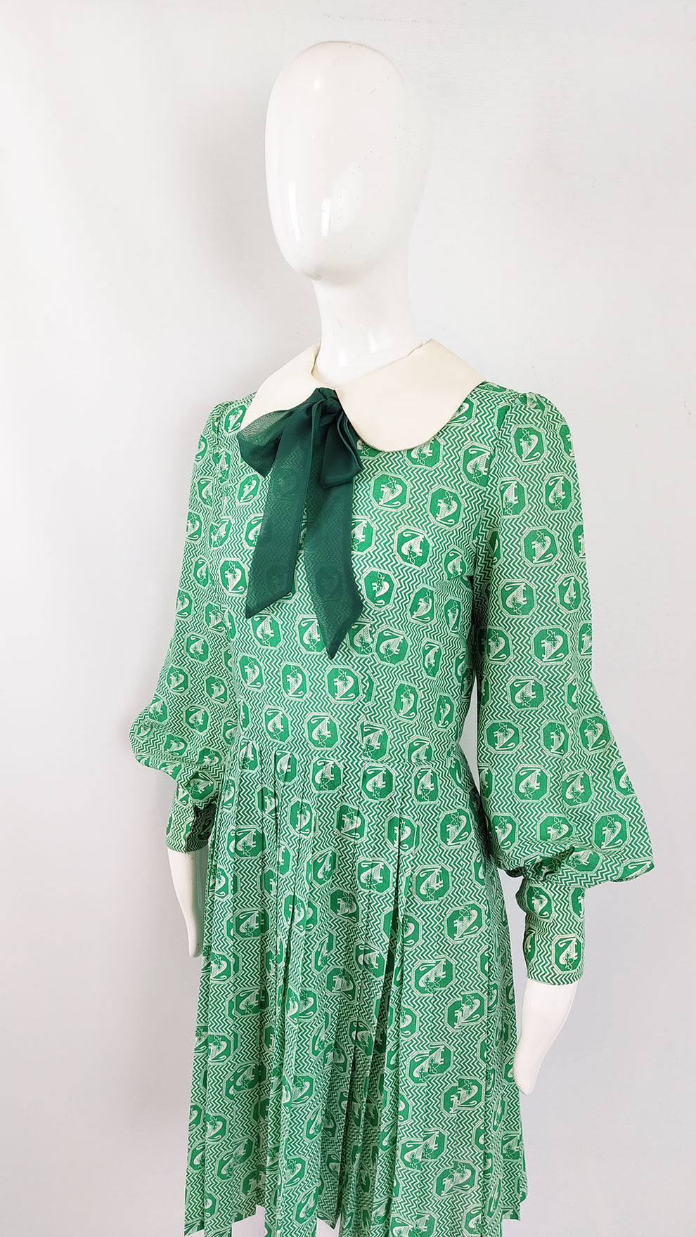 Jean Allen Vintage Bishop Sleeve Green Dress, 1960s – Zeus Vintage